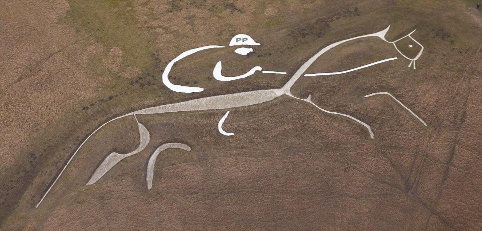 Paddy Power unveil giant horse stunt | Famous Campaigns