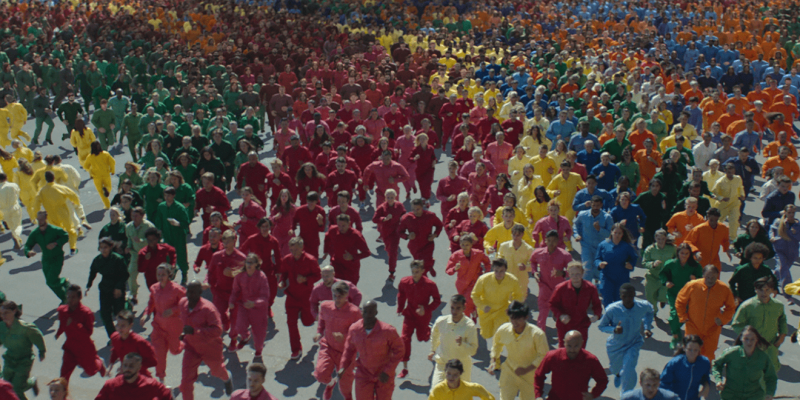 Apple unleashes hundreds of parkour athletes to promote new phone ...