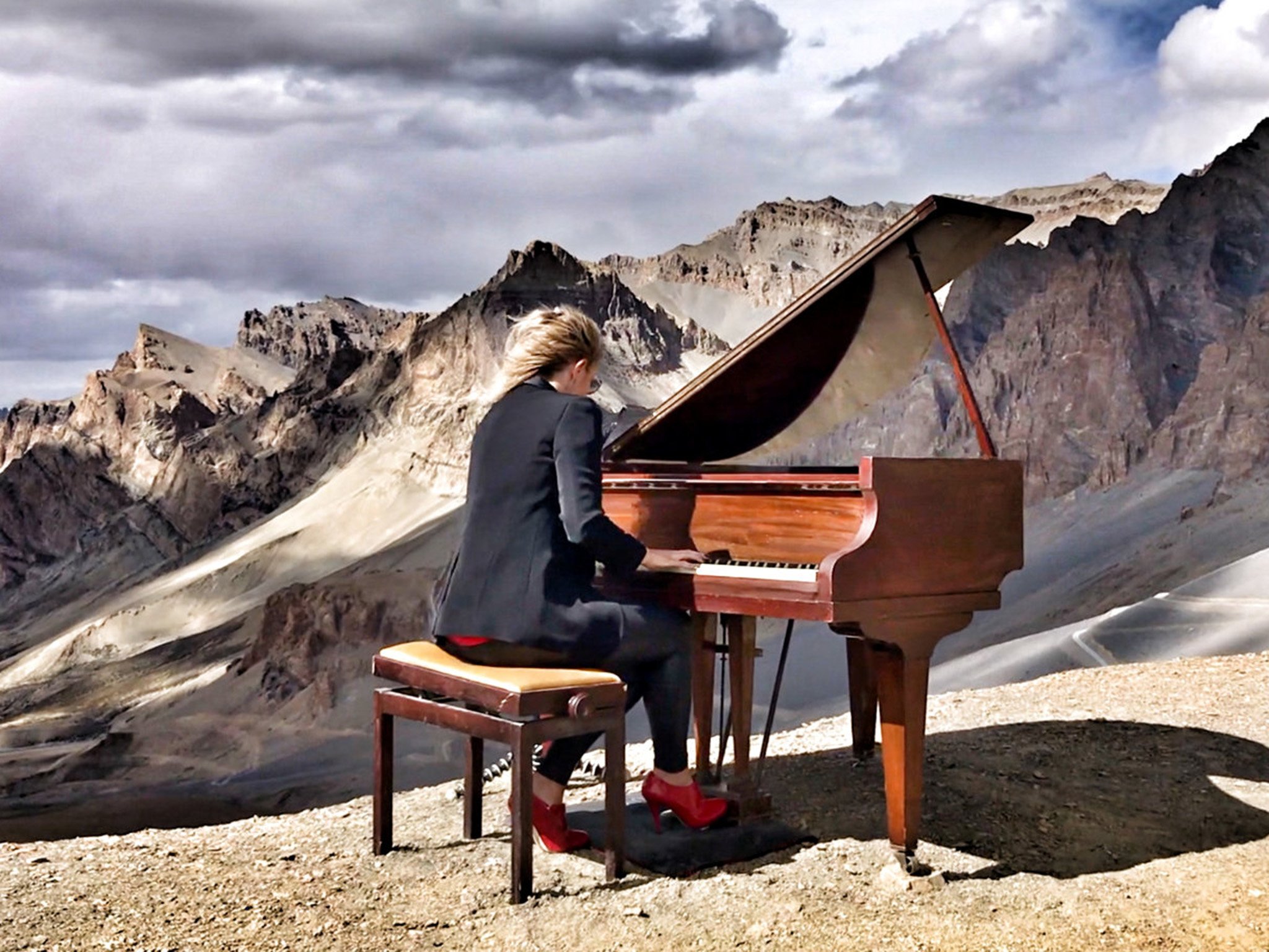 Pianist performs highest ever classical concert in Himalayas | Famous ...