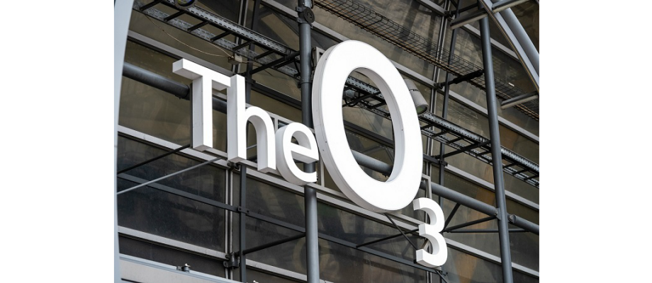 The O2 becomes the O3 for Drake’s London Dates | Famous Campaigns