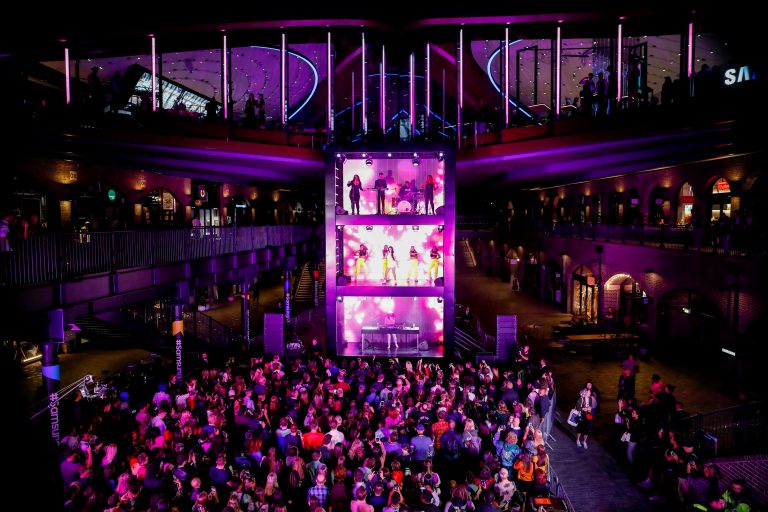 Samsung KX Celebrates Official Launch With World’s First Vertical Stage ...