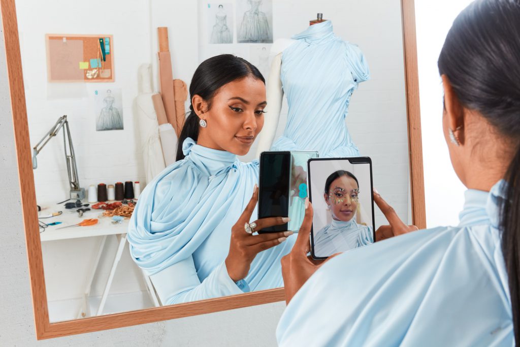 EE creates 5G-powered dress for Baftas red carpet | Famous Campaigns