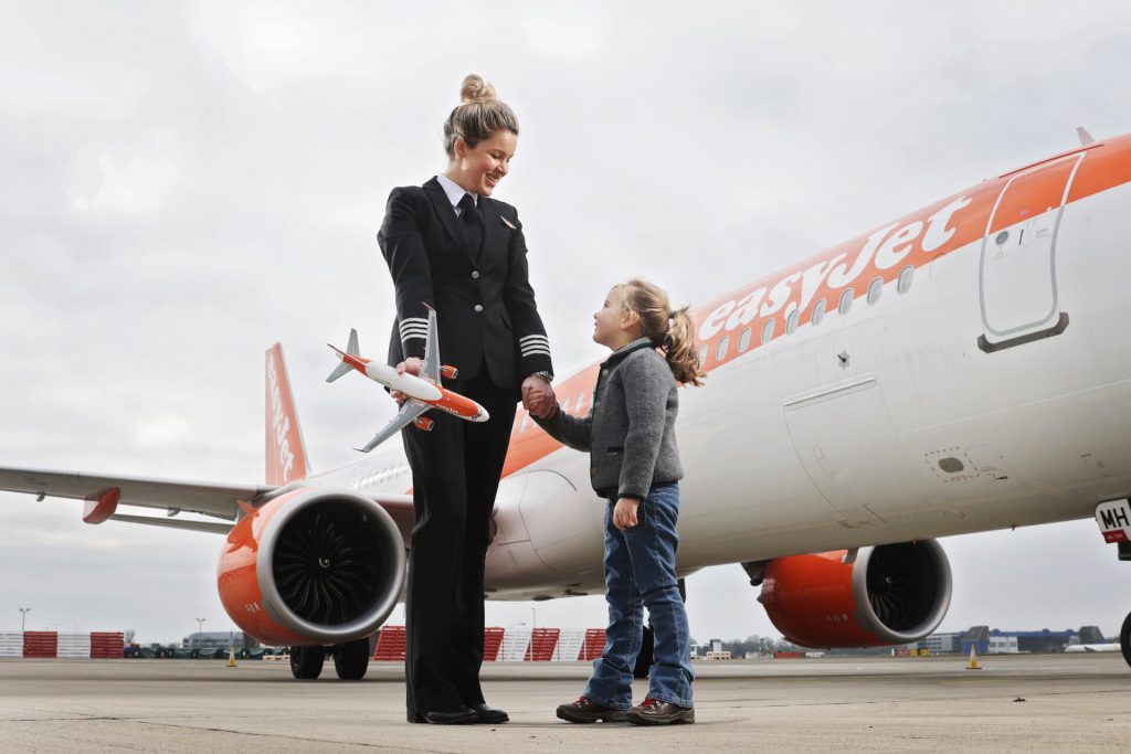 easyJet launches new recruitment drive for 1000 pilots | Famous Campaigns