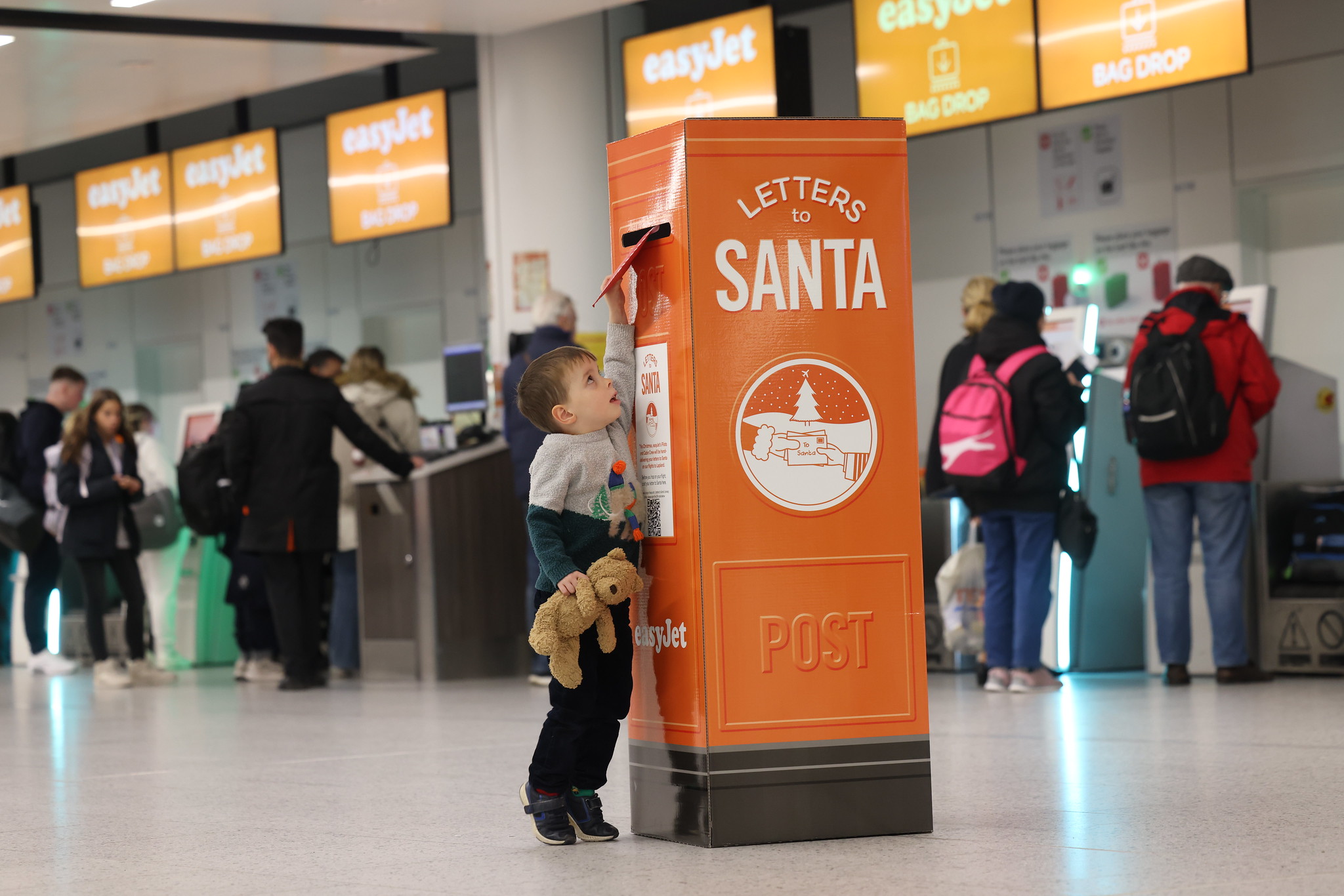 Special delivery to Lapland! easyJet ensures festive cheer for flying ...