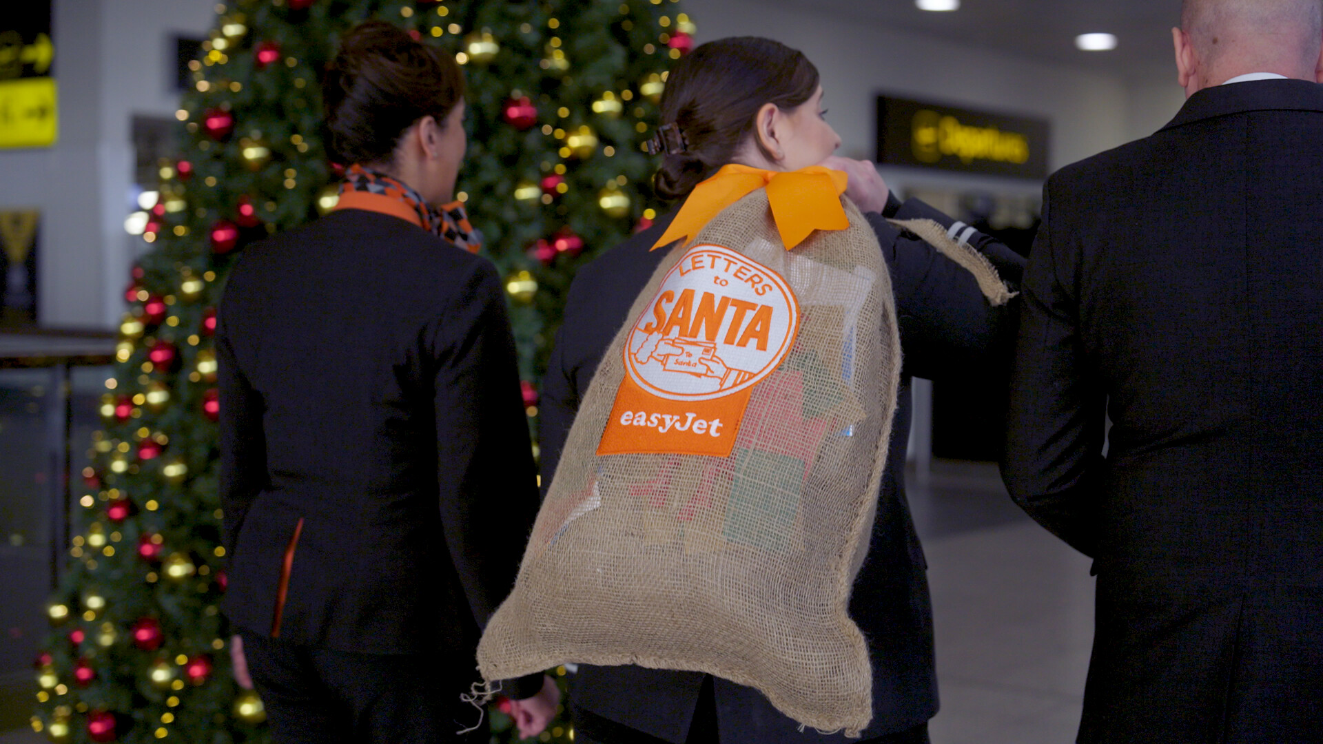 Special delivery to Lapland! easyJet ensures festive cheer for flying ...