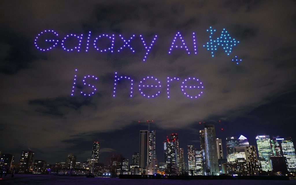 Giant spaceship soars above London as Samsung launches Galaxy AI ...