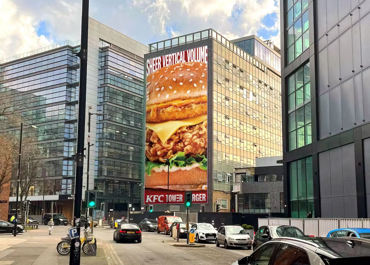 KFC showcase size of Tower burger in misfit formats | Famous Campaigns