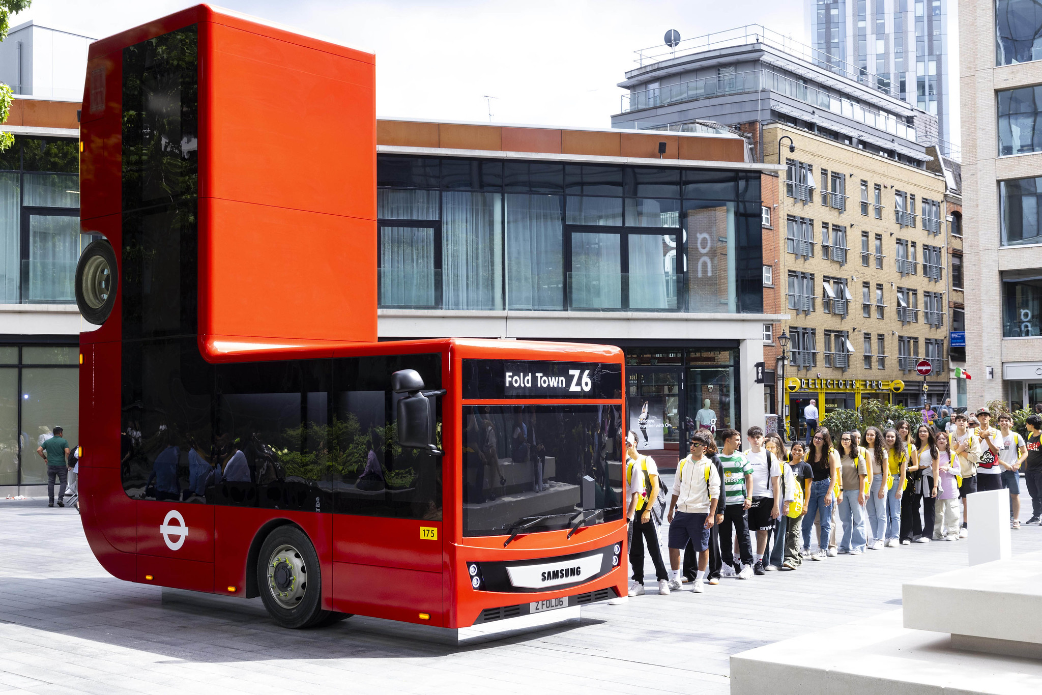 Samsung folds London bus for new phone launch | Famous Campaigns
