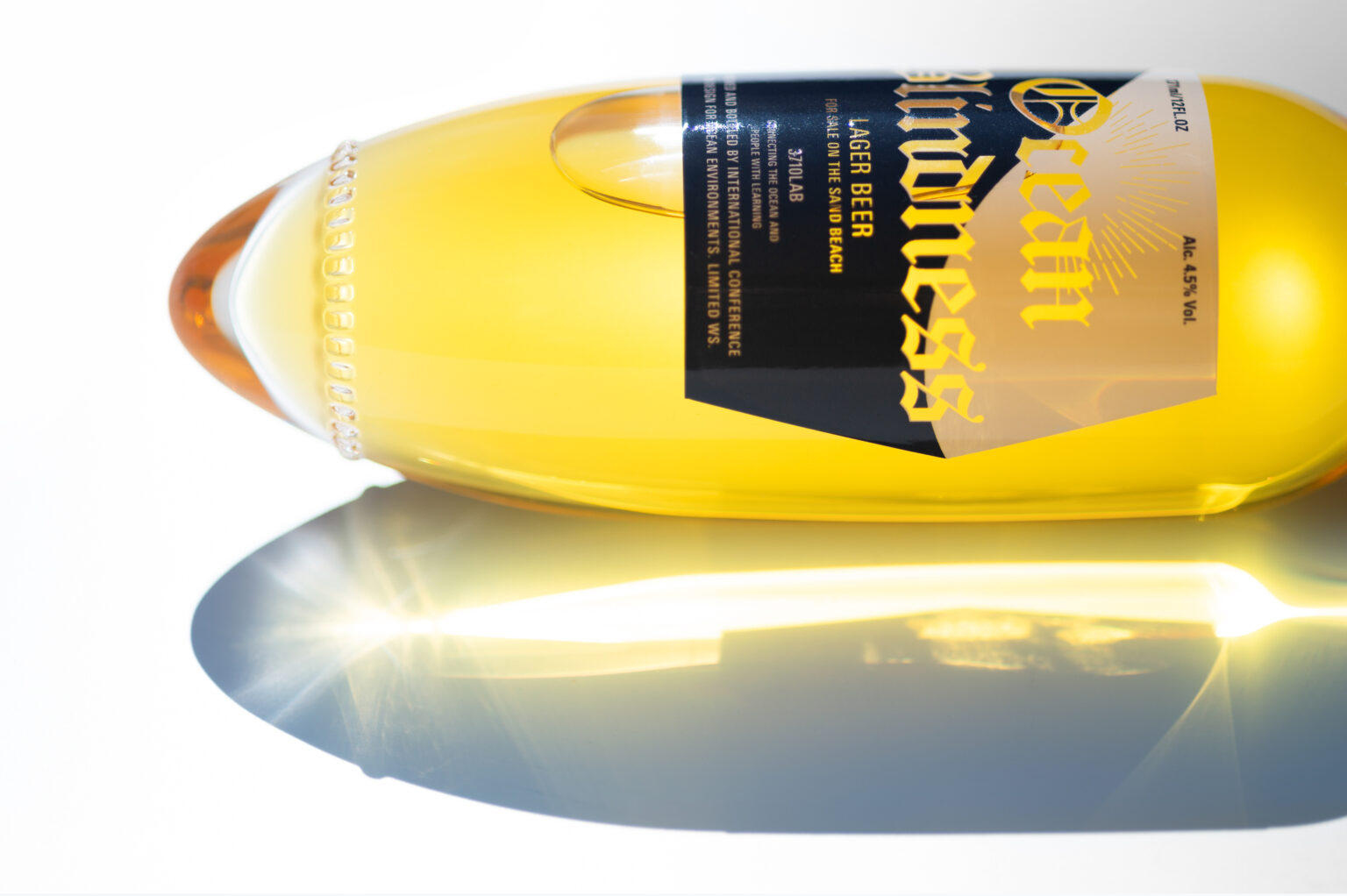 Designer invents a beer bottle made for the beach | Famous Campaigns